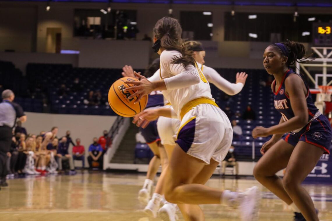 Women’s basketball falls just short in Battle of the Boulevard - Herd Media